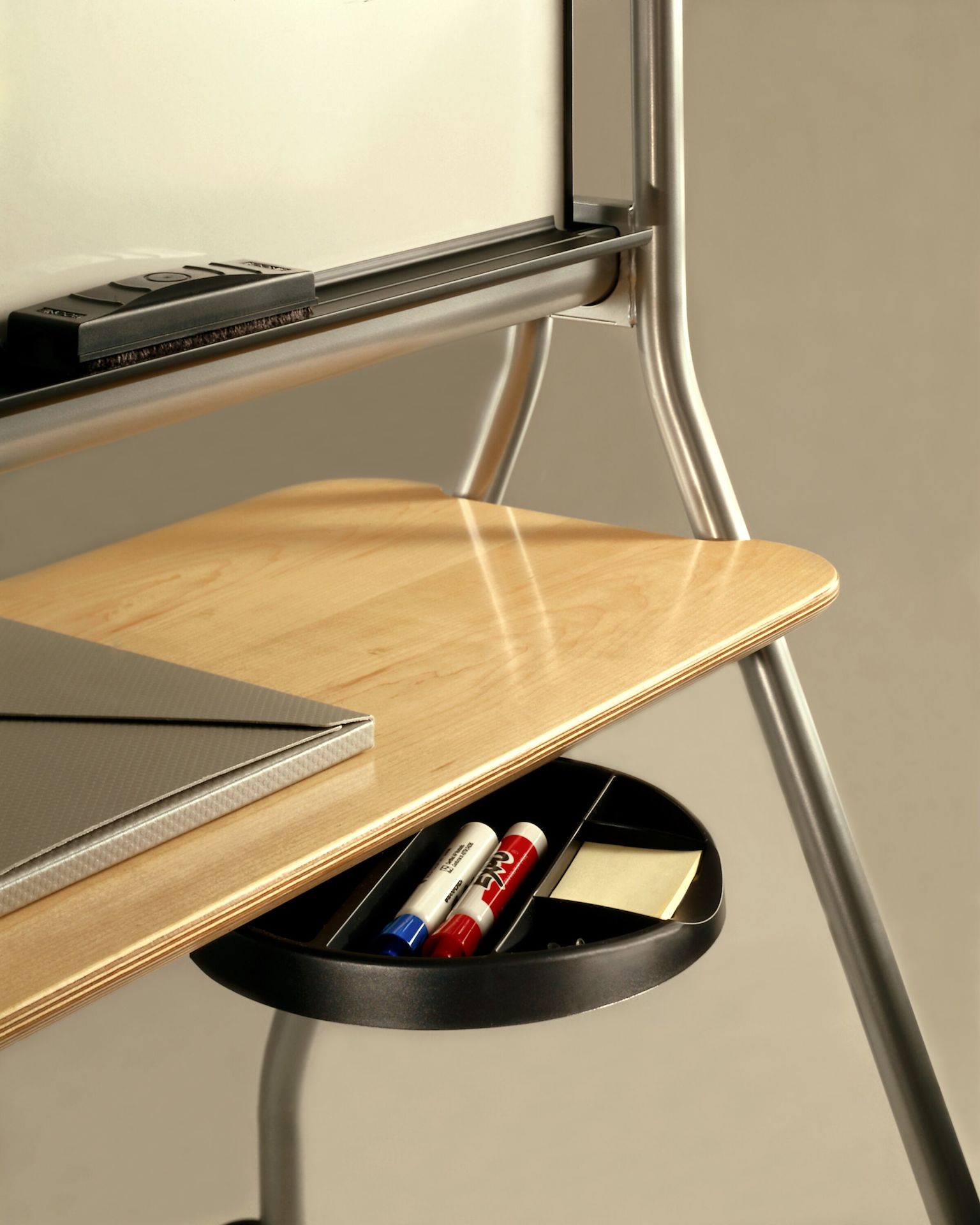 Intersect Mobile Easel, Shelf Detail - Herman Miller