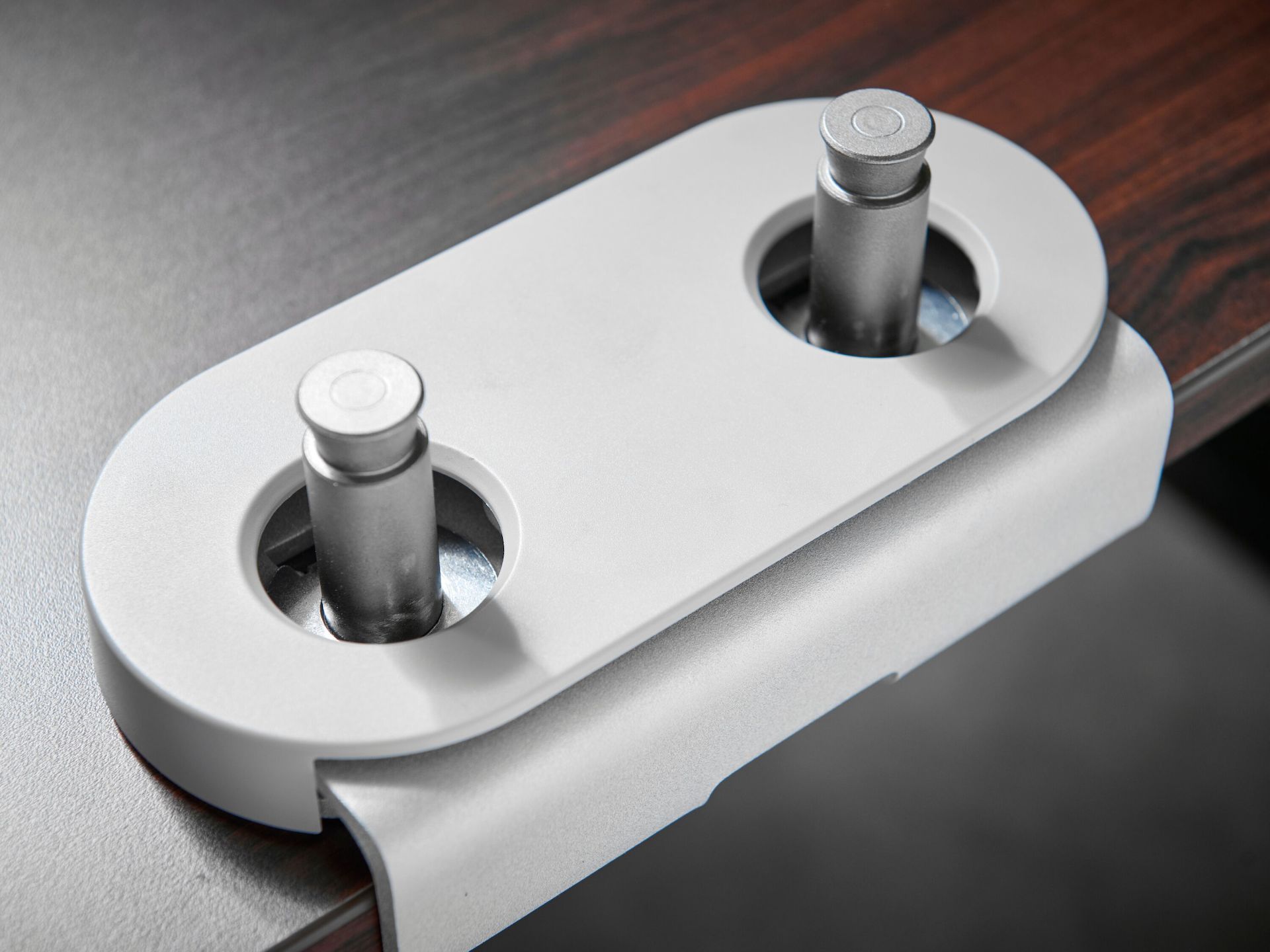 CBS_Flo_Dual_Clamp_Lifestyle_White - 1 - Herman Miller